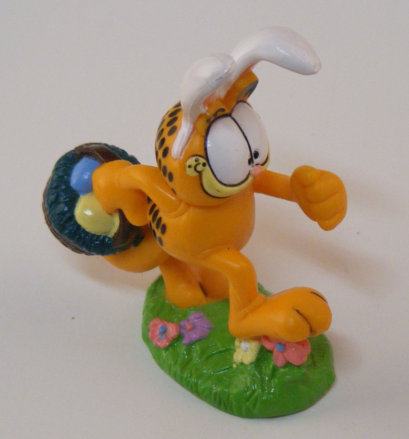 Half Cat, Half Rabbit... All Garfield | Applause (1980)