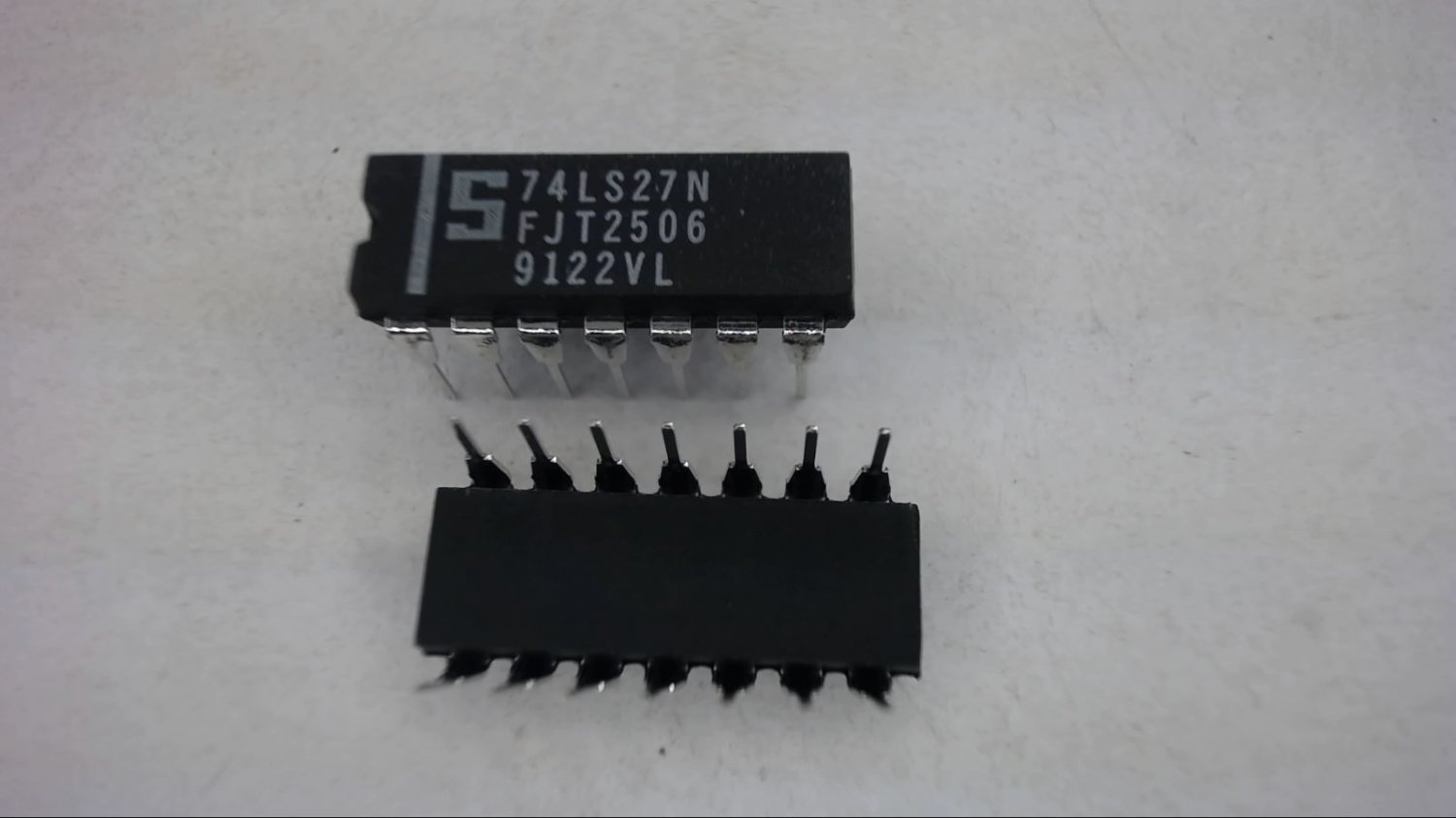 SIGNETICS 74LS27N D/C 8051 Original Integrated Circuit Dip Package ...