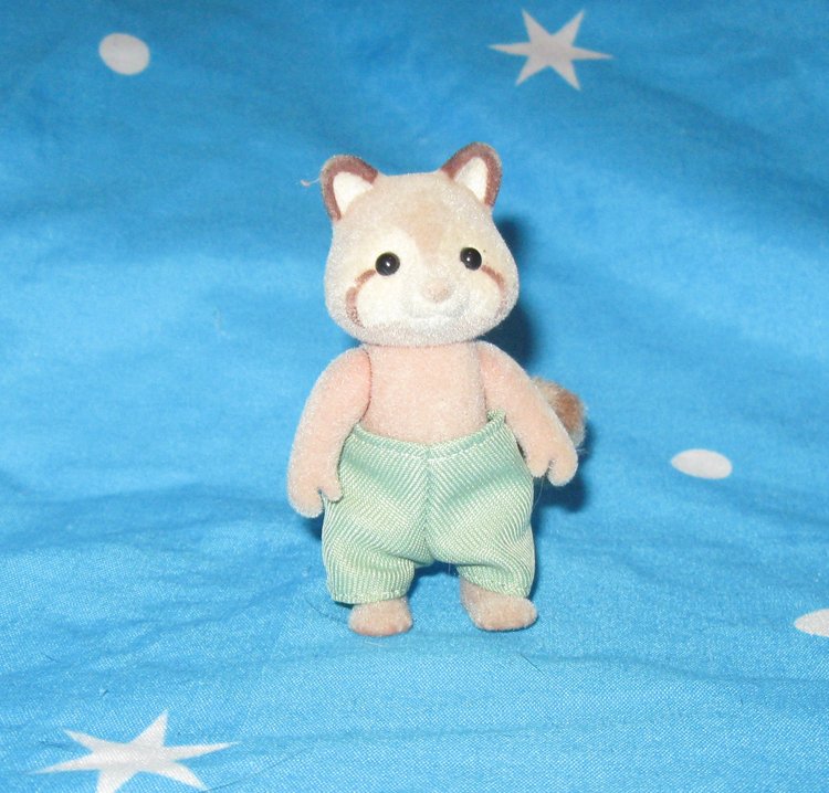 Mulberry raccoon kid ~ Calico Critters / Sylvanian Families
