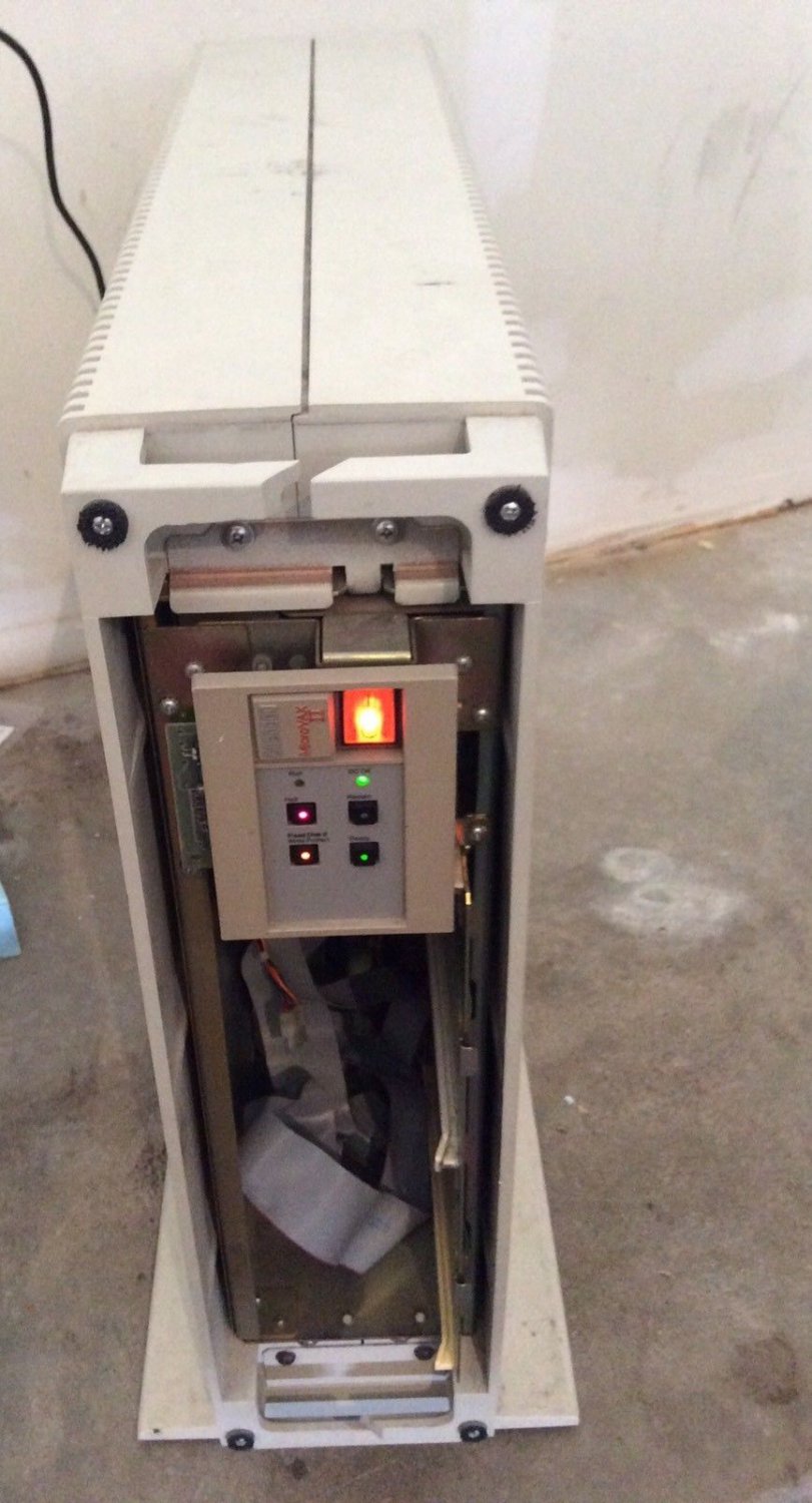 Digital DEC MicroVAX II Model DH-173Q1-A2 - WORKING UNIT