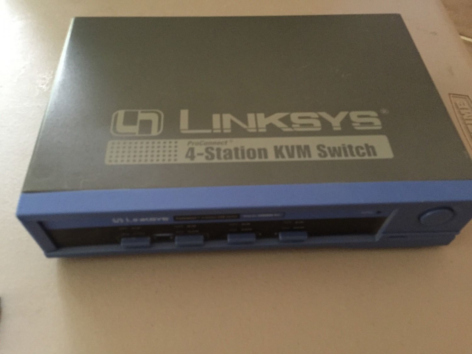 Linksys SVIEW04 ProConnect 4 Station CPU KVM Network Console Switch PS2 VGA