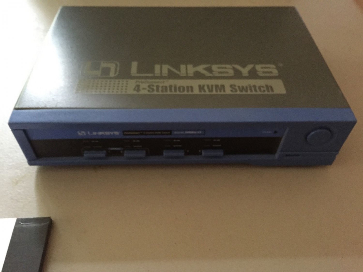 Linksys SVIEW04 ProConnect 4 Station CPU KVM Network Console Switch PS2 VGA