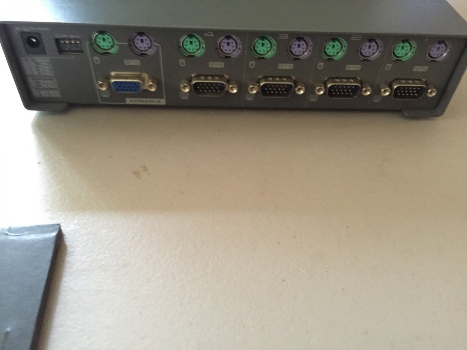 Linksys SVIEW04 ProConnect 4 Station CPU KVM Network Console Switch PS2 VGA