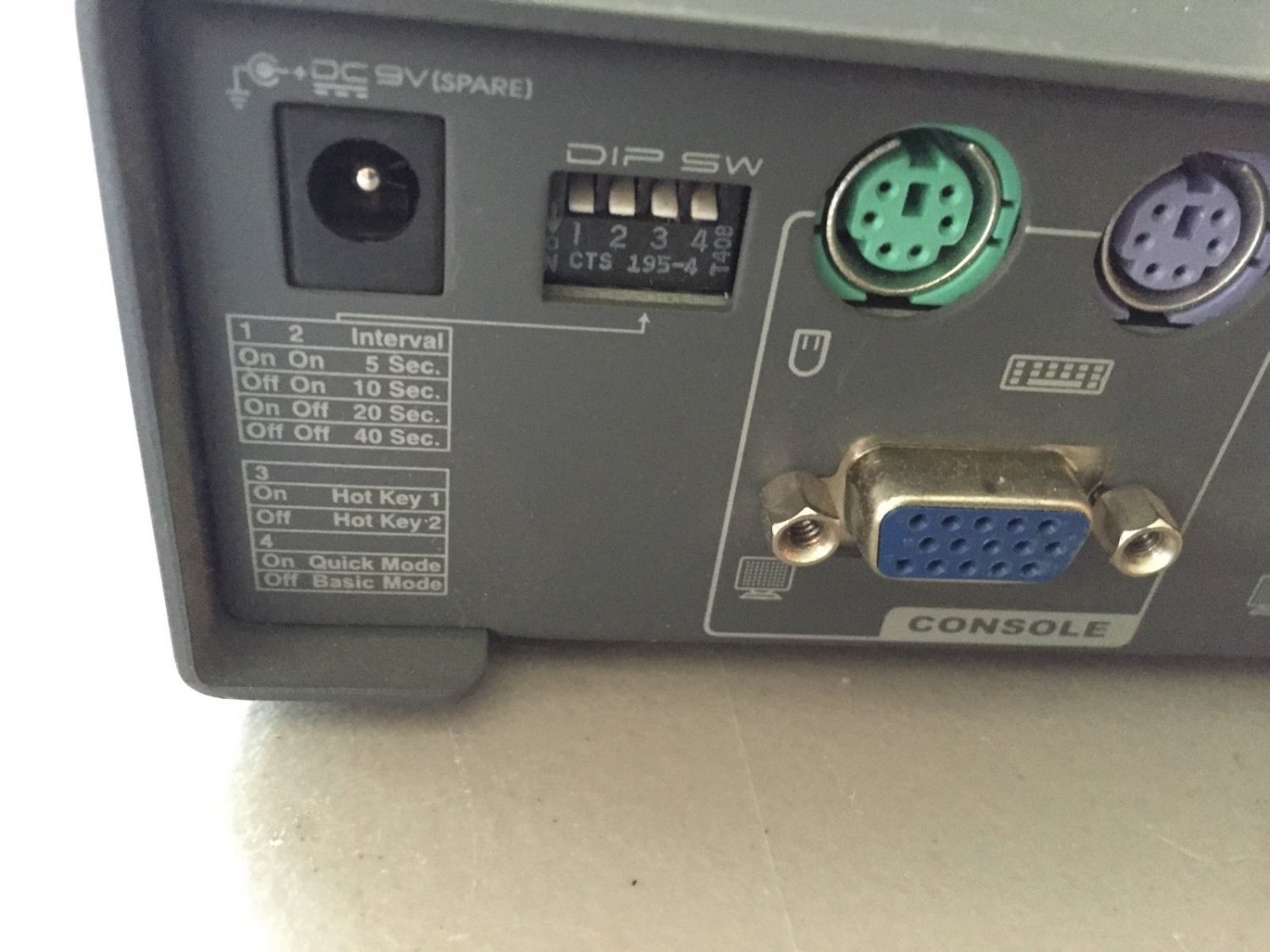 Linksys SVIEW04 ProConnect 4 Station CPU KVM Network Console Switch PS2 VGA