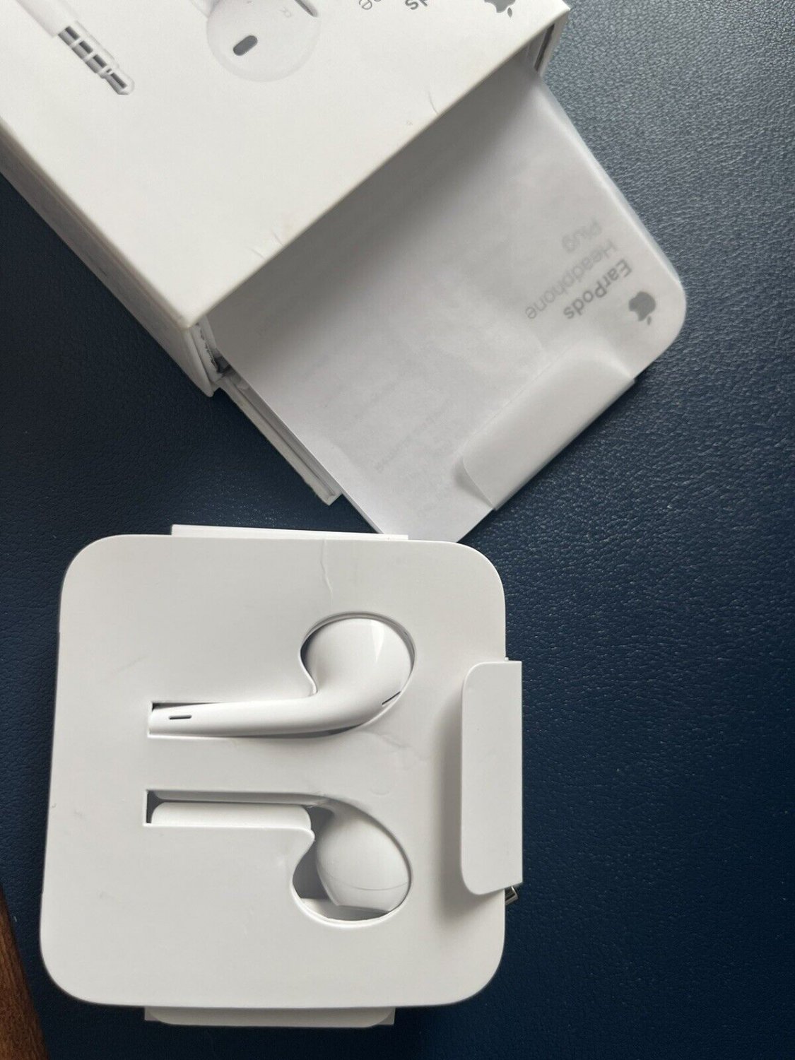 Apple EarPods Headphones with 3.5mm Plug. Microphone w Built-in Remote ...