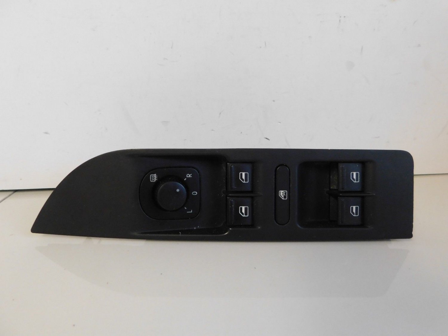 2009-2014 Volkswagen CC Driver Left Master Power Window Switch Bezel