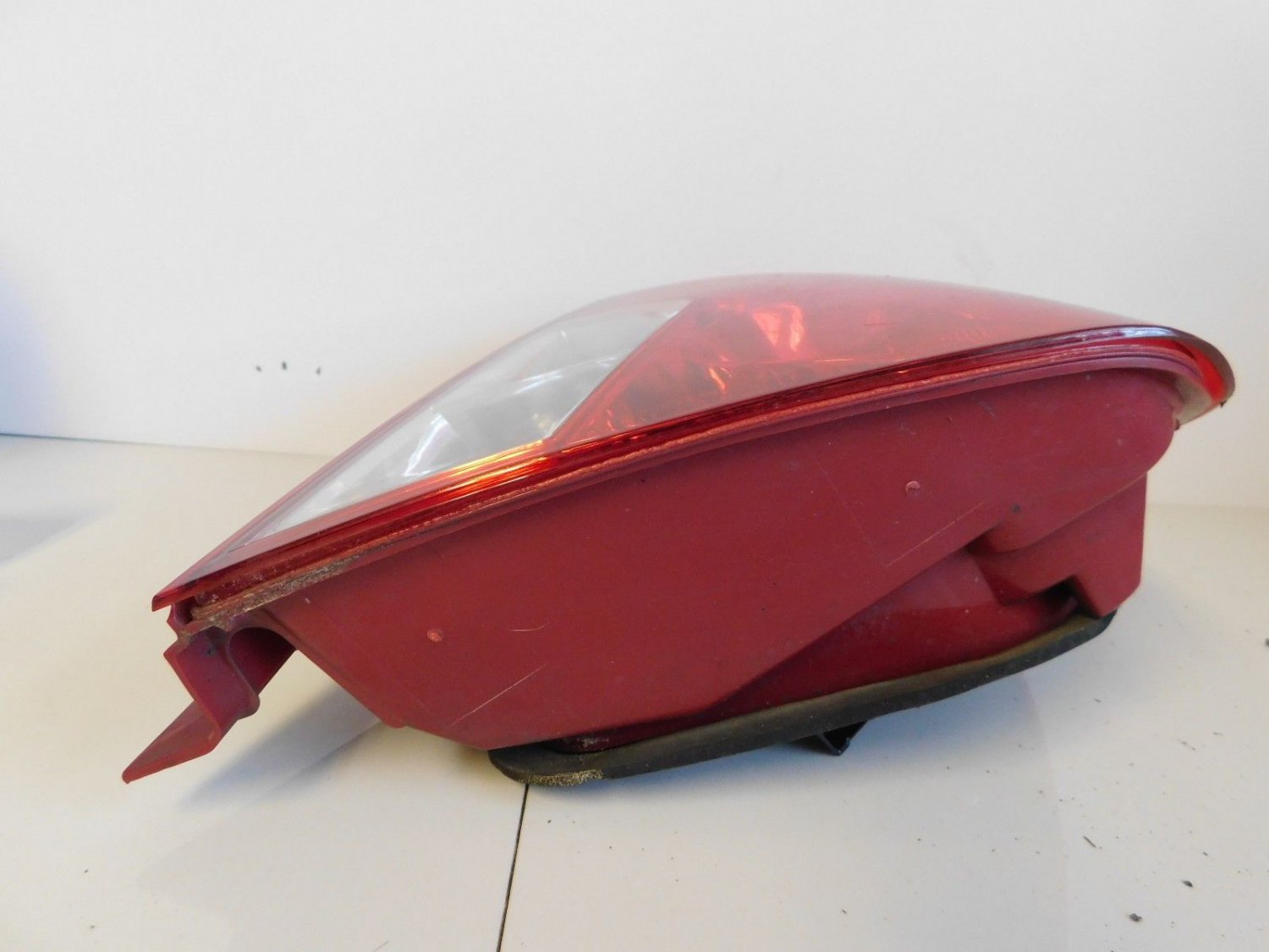2004-2008 Suzuki Forenza Passenger Tail Light Lamp Quarter Mounted OEM S624
