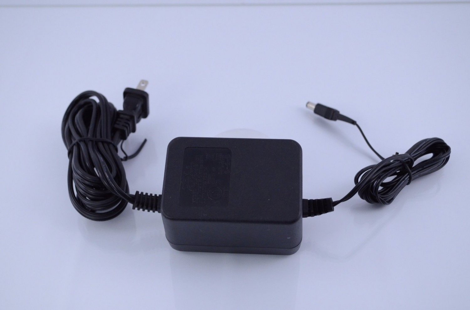 OEM AC Adapter MODEL NO: AD-121ANDT 120VAC 60Hz 25W 12V (A3) 12 VDC-1A