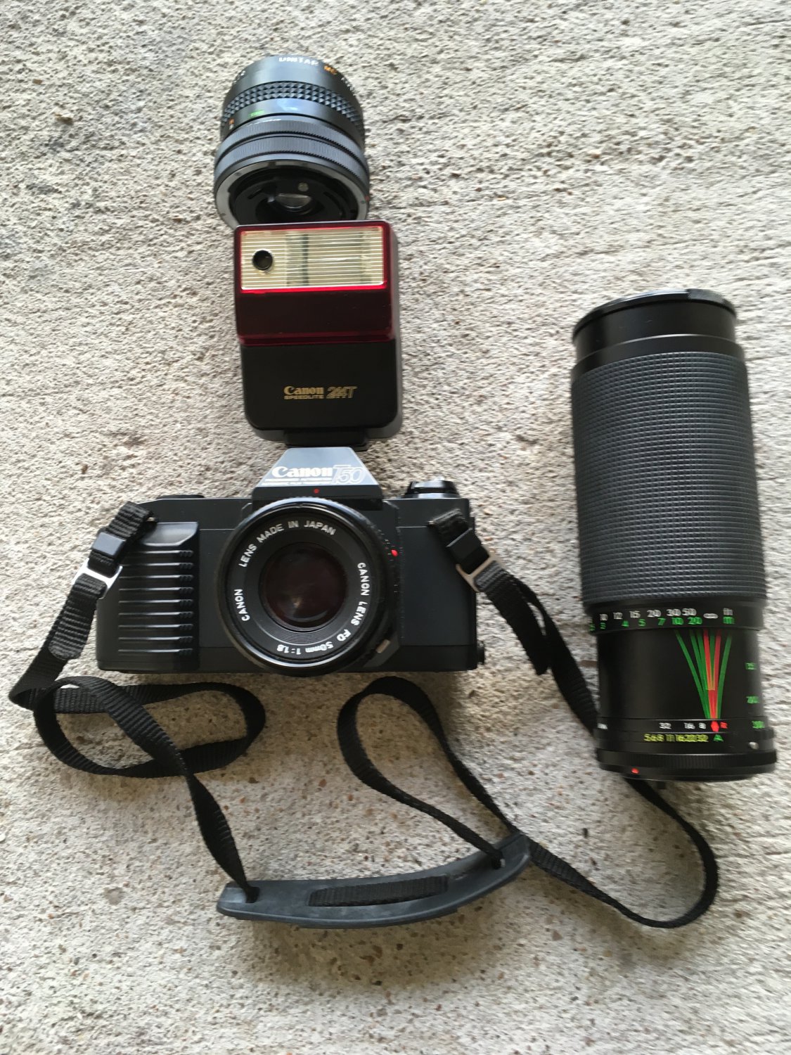 SELF PROGRAM CANON T50 35MM FILM CAMERA WITH LENS & Carry Pouch.