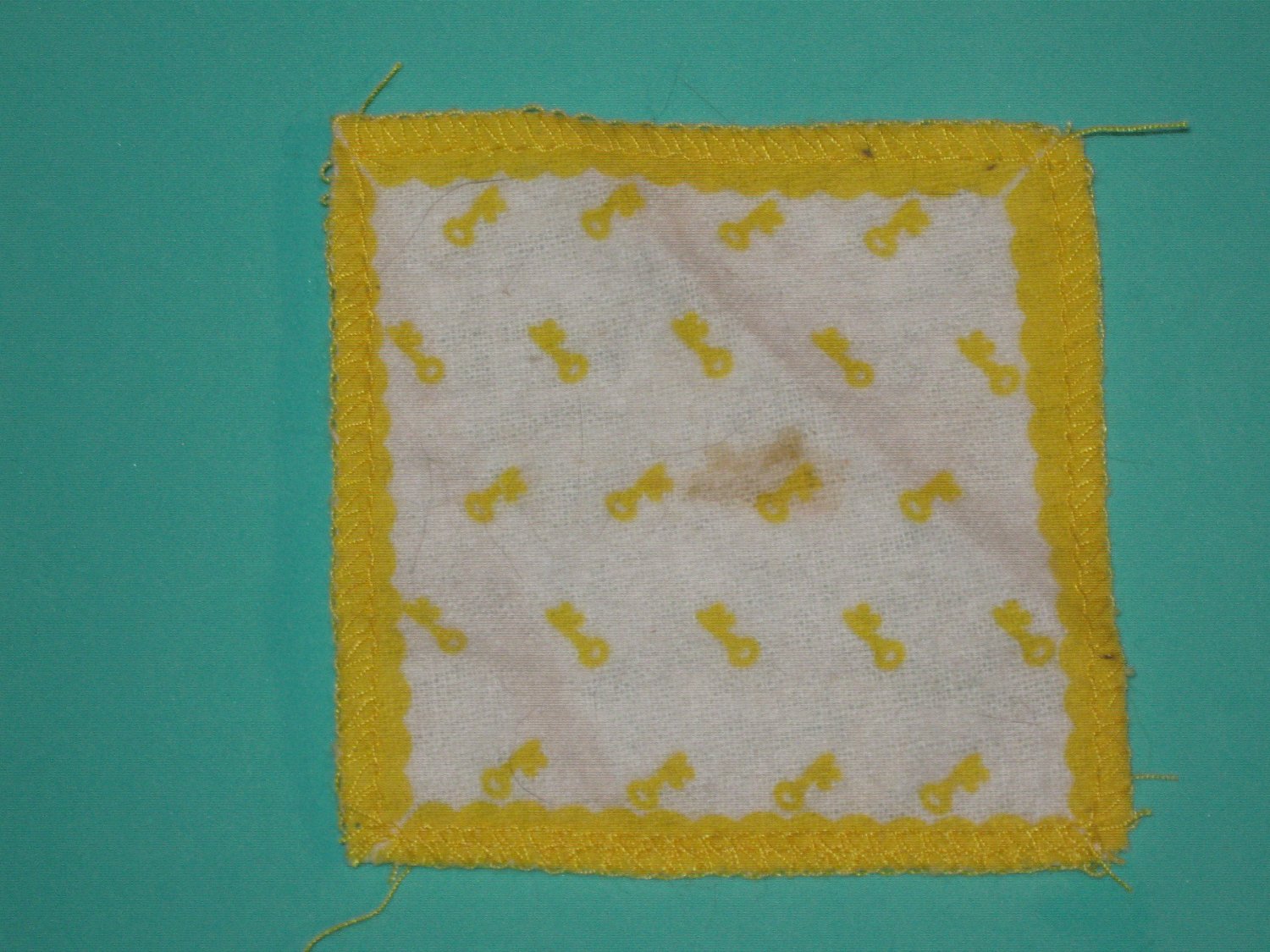 Keypers - Penguin - Kazoo - Yellow key blanket - stained