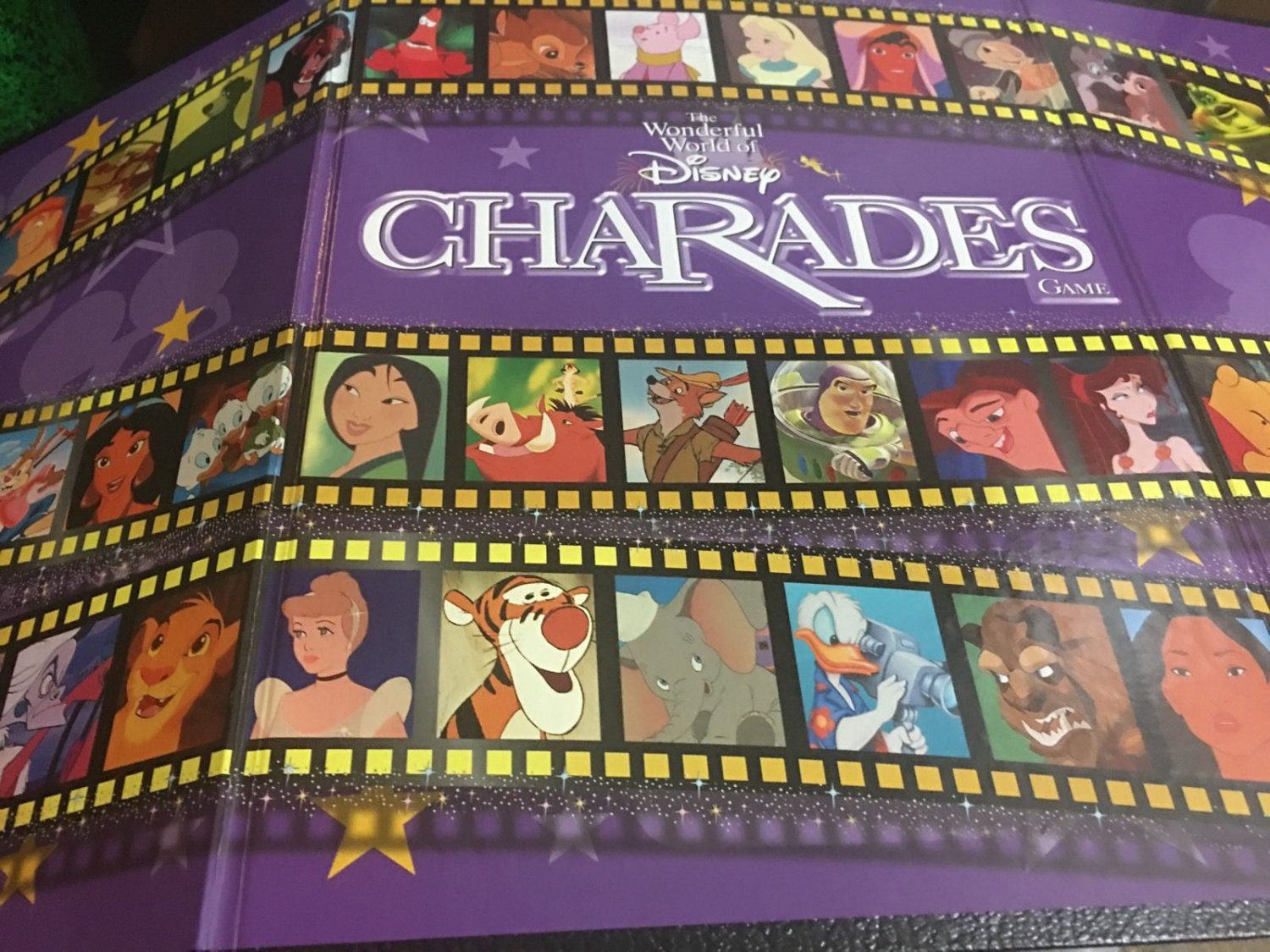 1999 THE WONDERFUL WORLD OF DISNEY CHARADES FAMILY GAME W/ COLLECTOR TIN