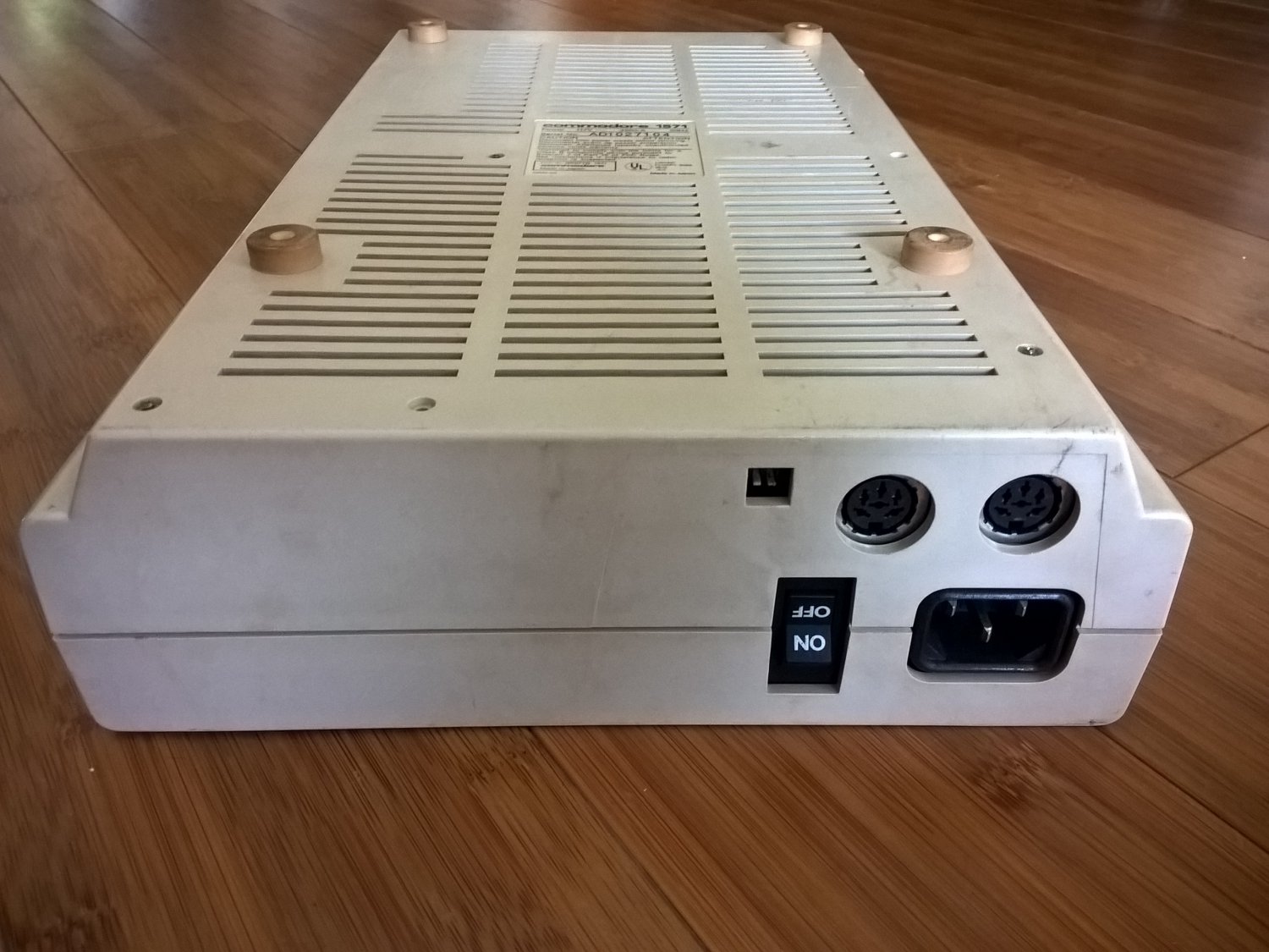 Commodore 1571 5.25” Floppy Drive For C128 C64 and Others (As-Is)