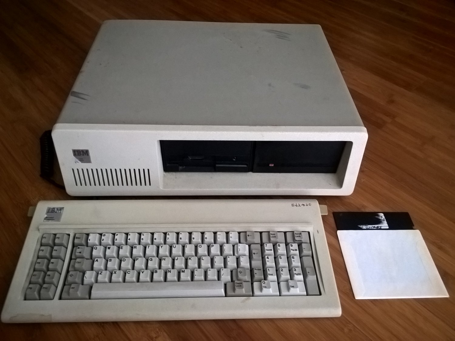 IBM PC/XT Model 5160 W/ ST412 Hard Drive, TESTED, Seagate
