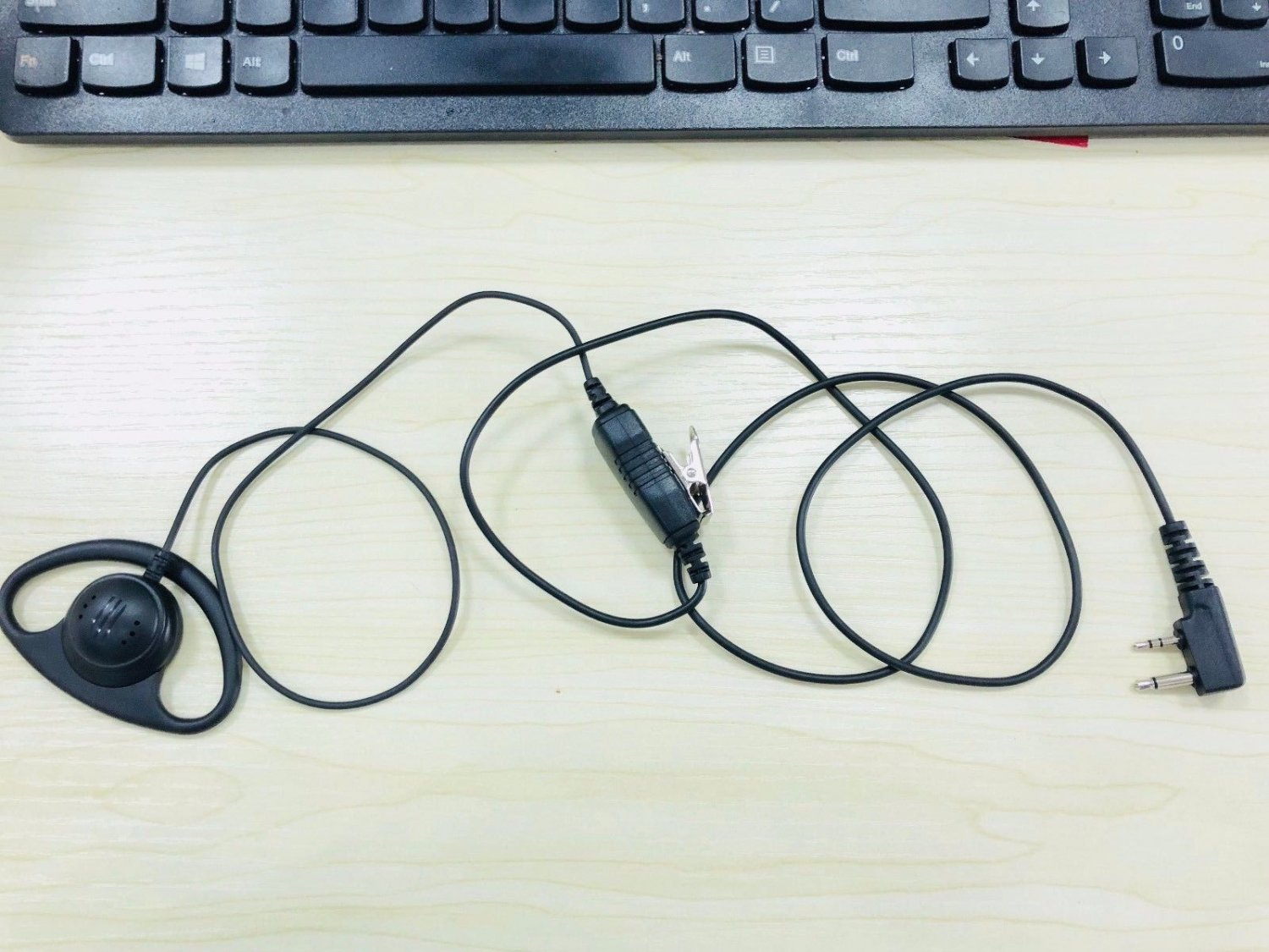 D Style Shape Earpiece mic For ICOM IC-F3230 IC-F4230 DT/DS Portable Radios