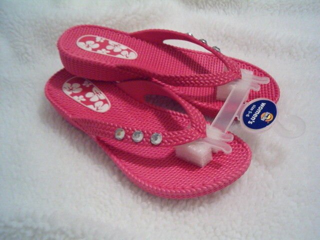 LADIES HOT PINK CRYSTAL BEJEWELED STUDDED FLIP FLOPS ~NWT~ SIZE 5/6