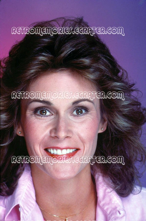 Scarecrow & Mrs. King Kate Jackson 8x10 SCMKKJPS401