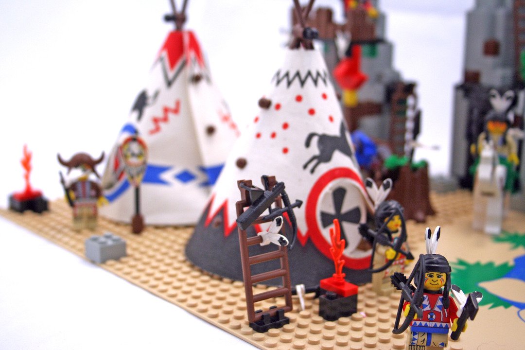 LEGO 6766 System Western Series Rapid River Village Retiered and Rare