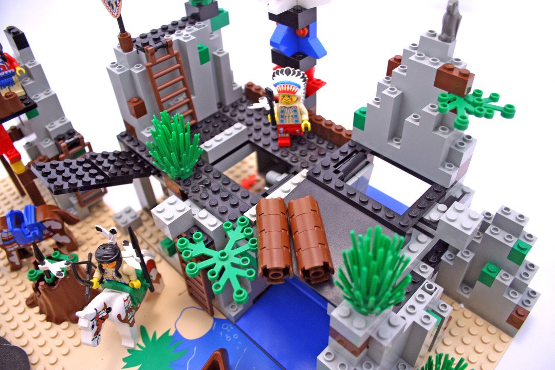 LEGO 6766 System Western Series Rapid River Village Retiered and Rare