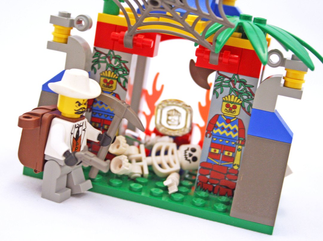 LEGO 5936 System Adventurers Series Spider's Secret Retiered and Rare