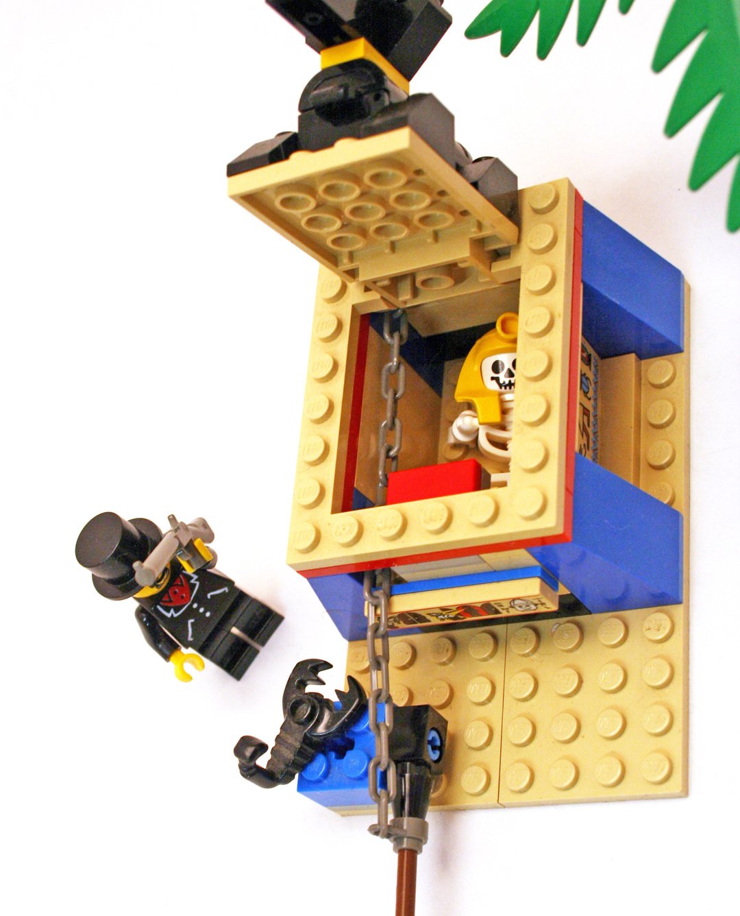 LEGO 5938 System Adventurers Series Oasis Ambush Retiered and Rare