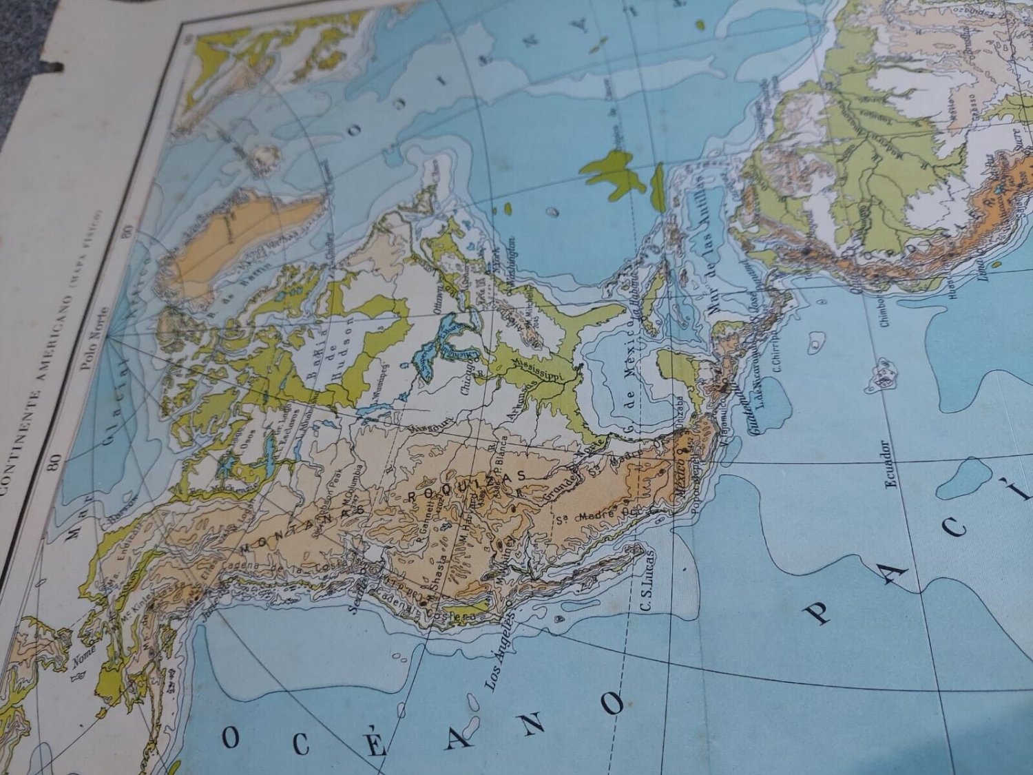 old physical map. American Continent Editorial Peuser 1962 in color