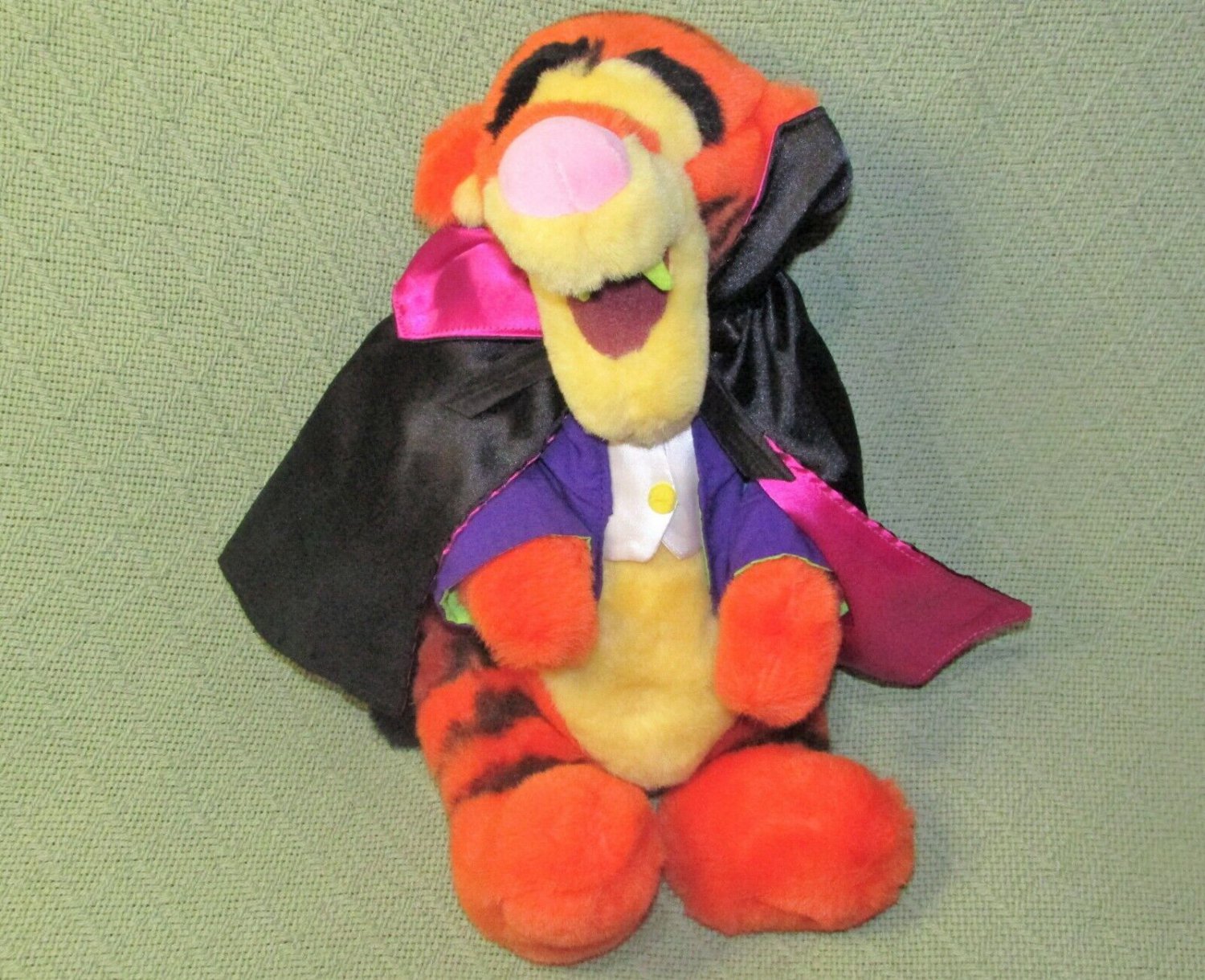 VINTAGE TIGGER DRACULA PLUSH 14" VAMPIRE DISNEY WINNIE THE POOH STUFFED ...