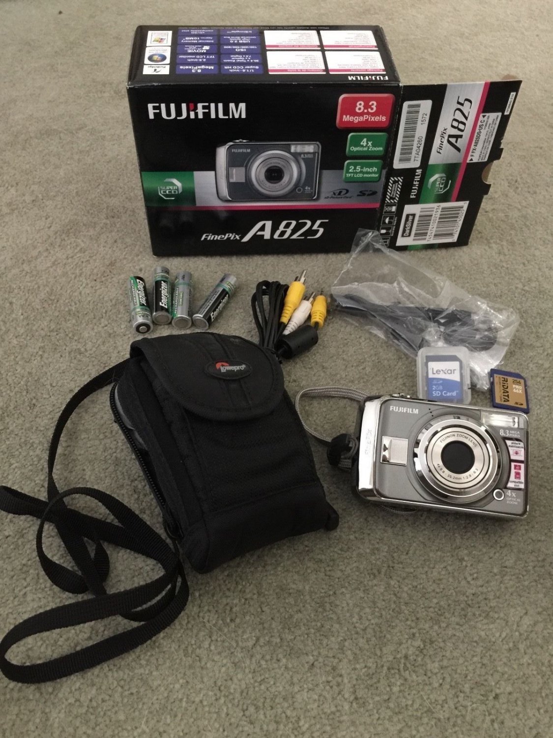 Fujifilm FinePix A825 8.3MP Digital Camera Bundle