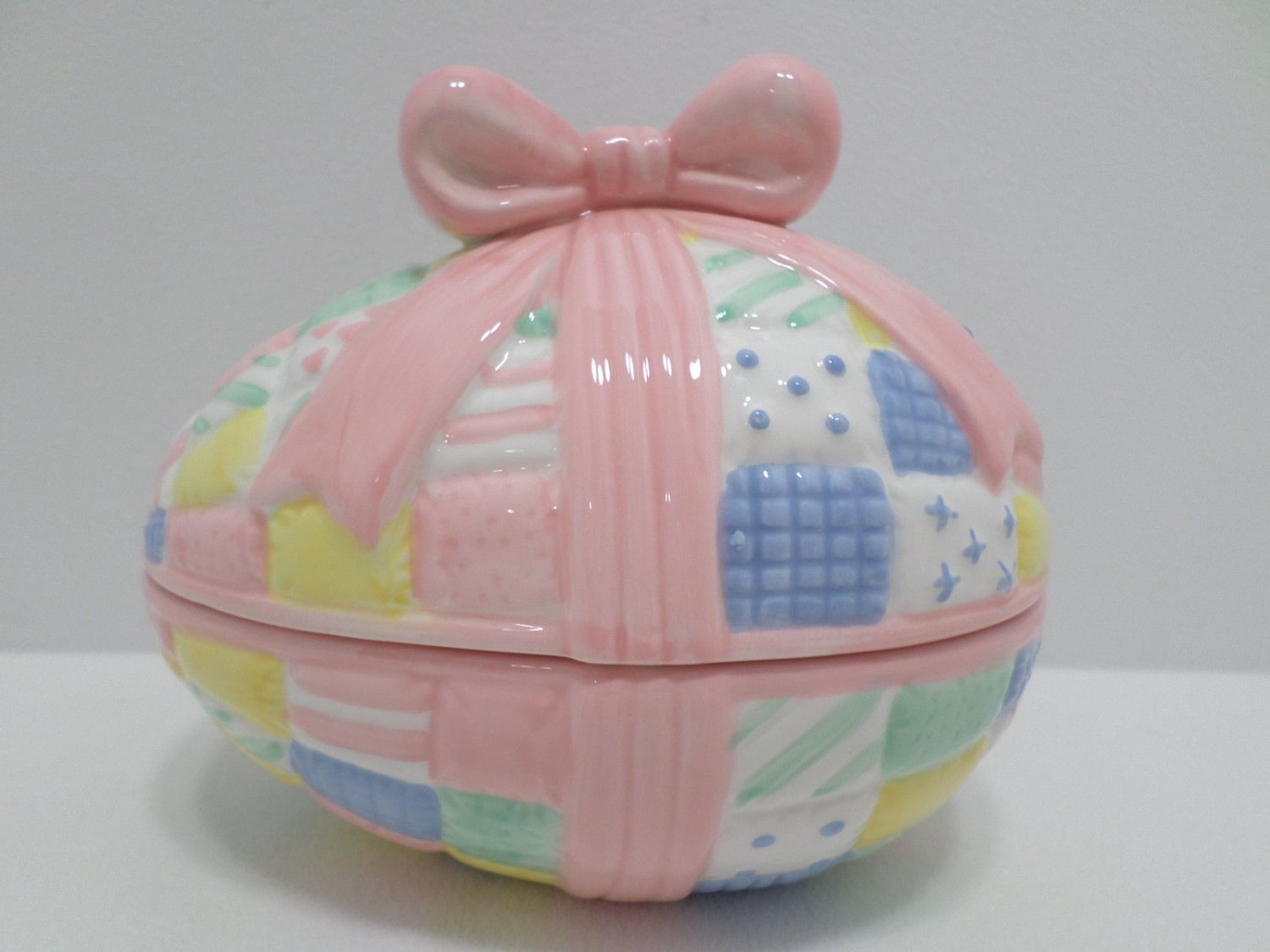 Ceramic Easter Egg Cottontail Collection trinket box