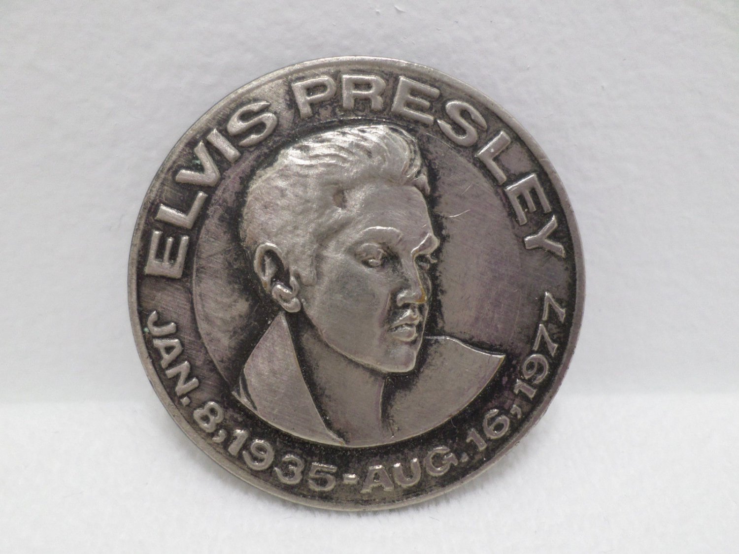 Elvis Presley Commemorative Medallion 55 Gold Records 1935 - 1977