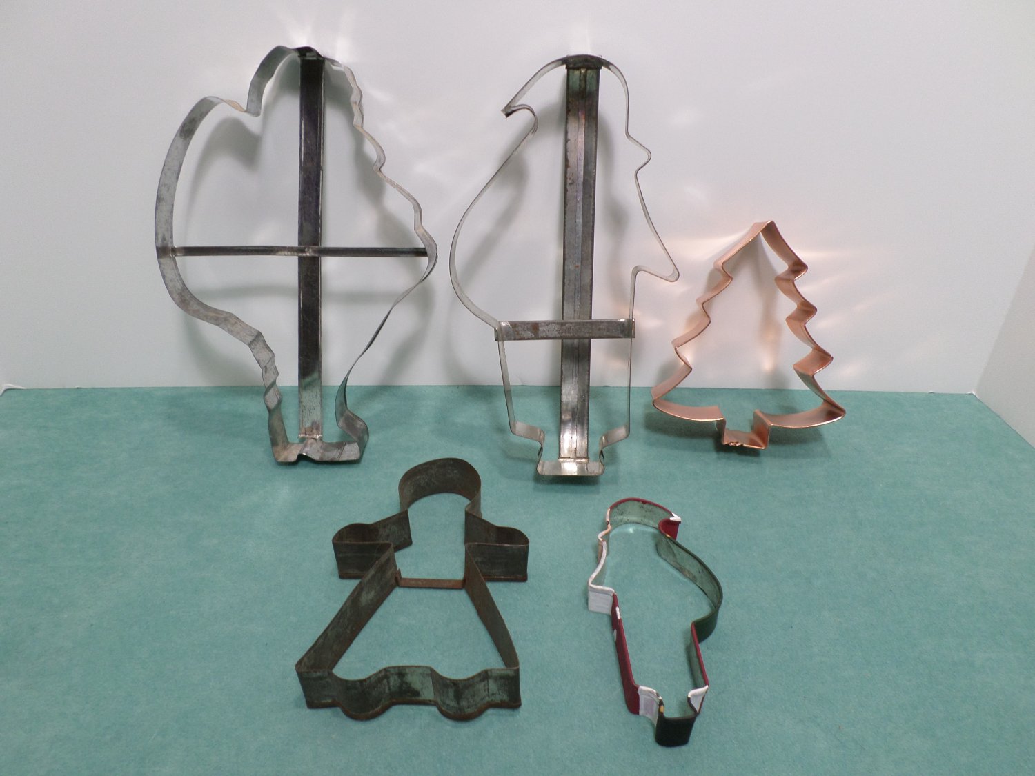 Antique Christmas Cookie Cutters 3 metal Santa Claus 1 copper Christmas ...