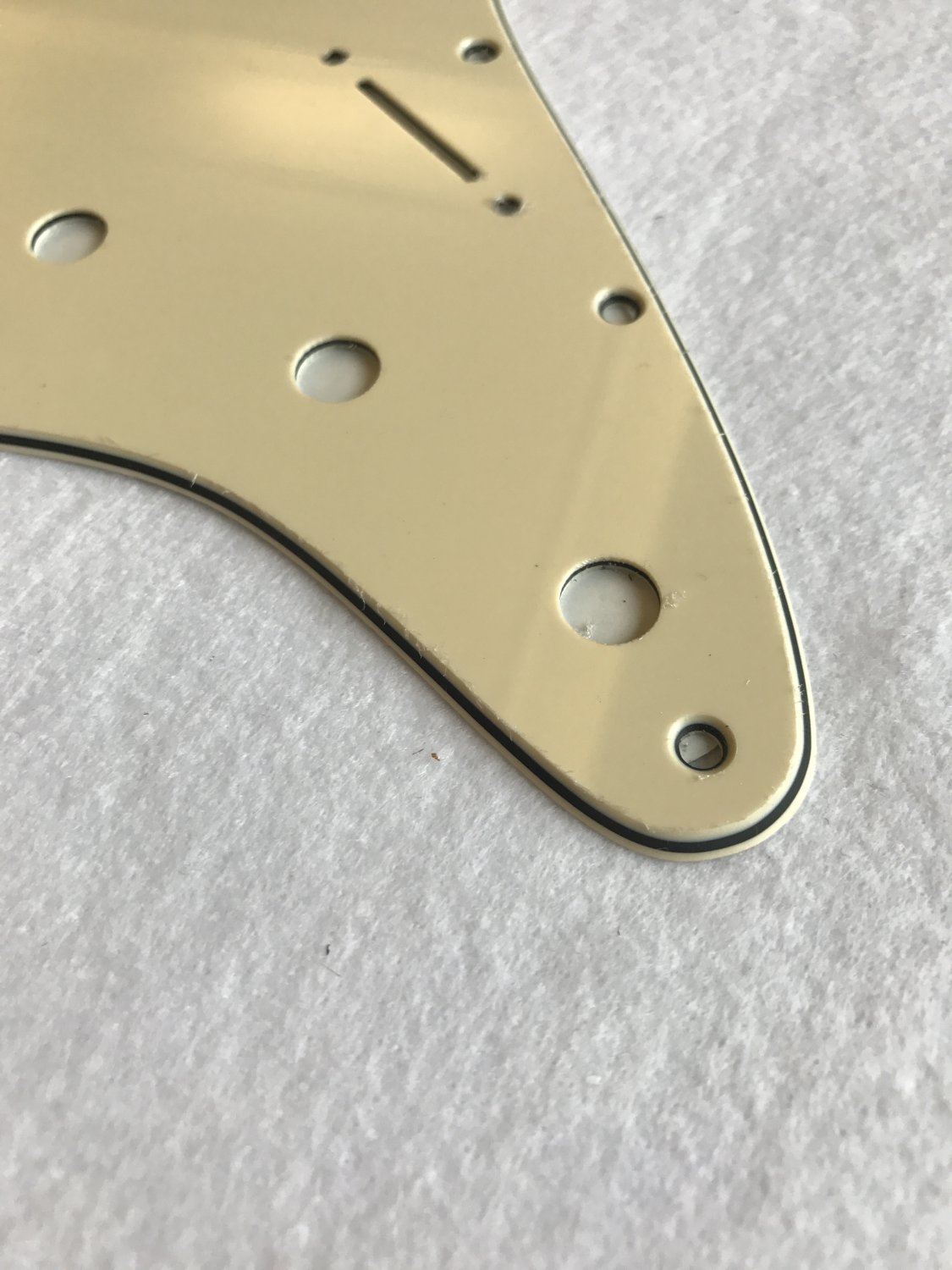 For US 11 Screw Standard Strat Guitar Pickguard, 3 Ply Vintage Yellow