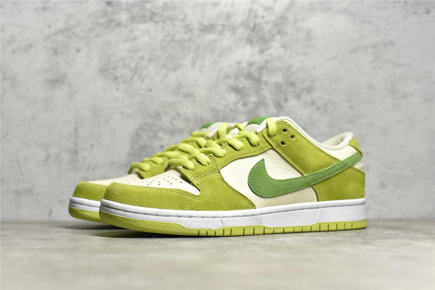 Nike SB Dunk Low Green Apple