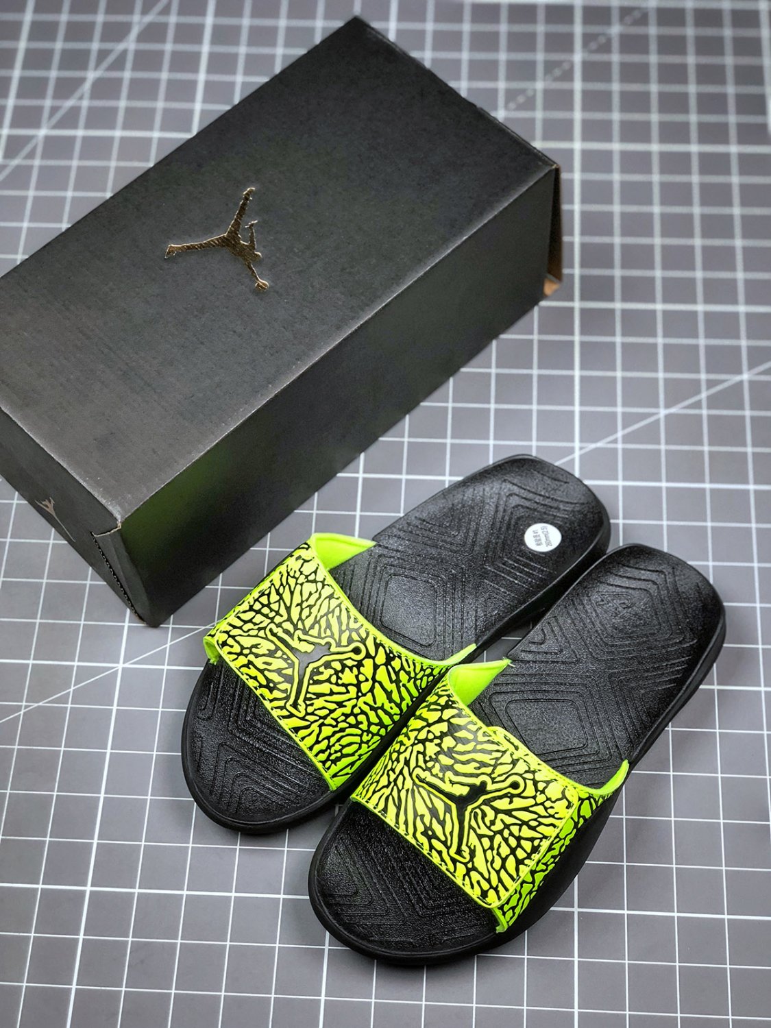 2024 & 2025 air jordan hydro 7 black volt slippers bq6290-700