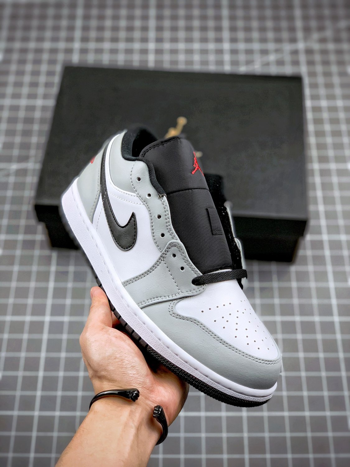 2024 & 2025 air jordan 1 low light smoke grey red 553558-030