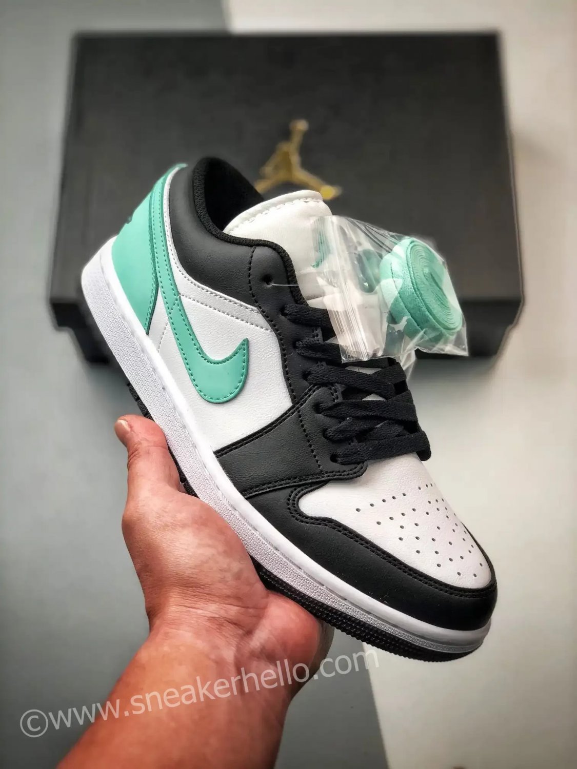 2024 & 2025 air jordan 1 low whiteblack-green glow 553558-131