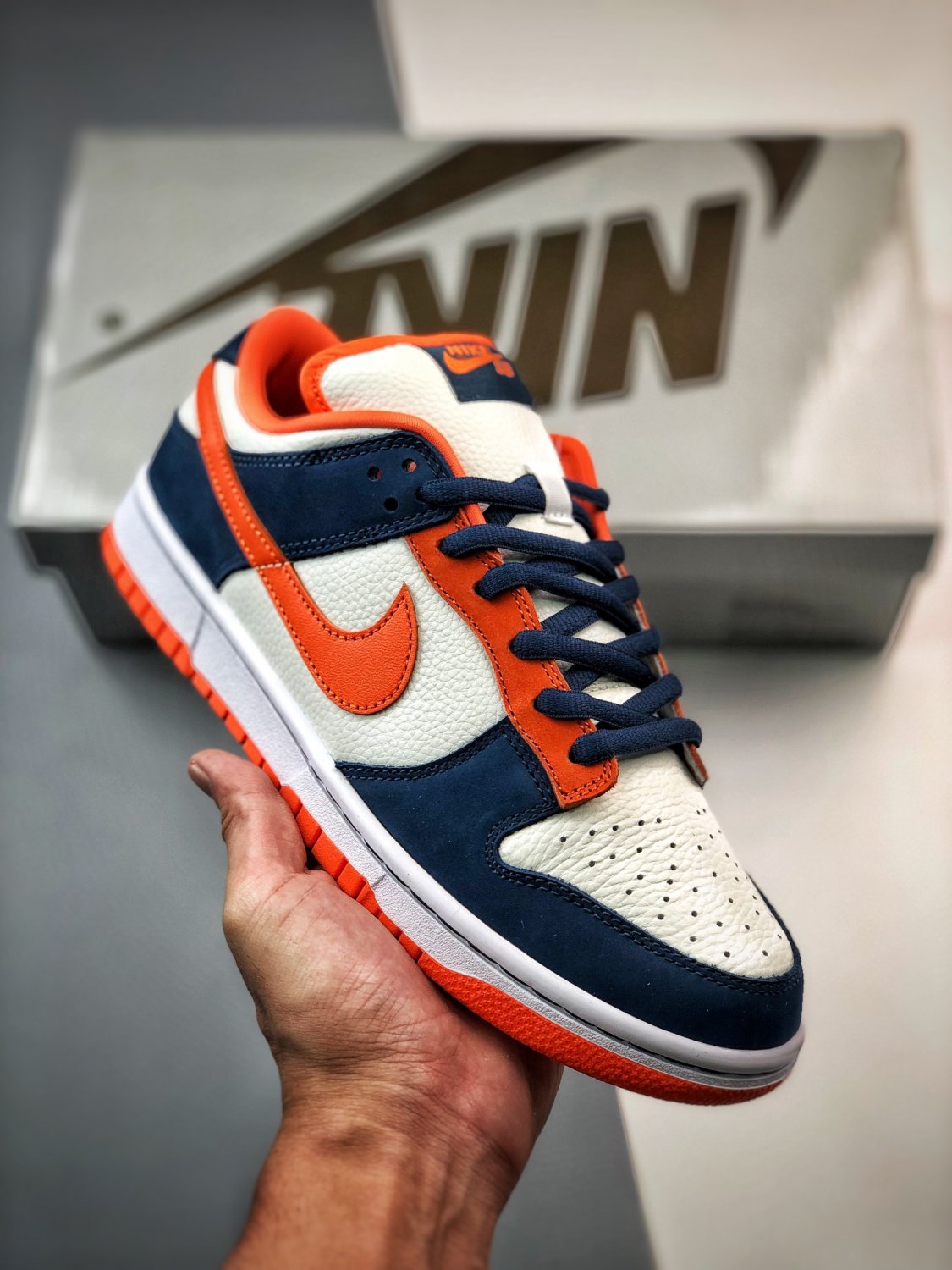 2024 & 2025 sb dunk low broncos whiteorange blaze-midnight navy 304292-184