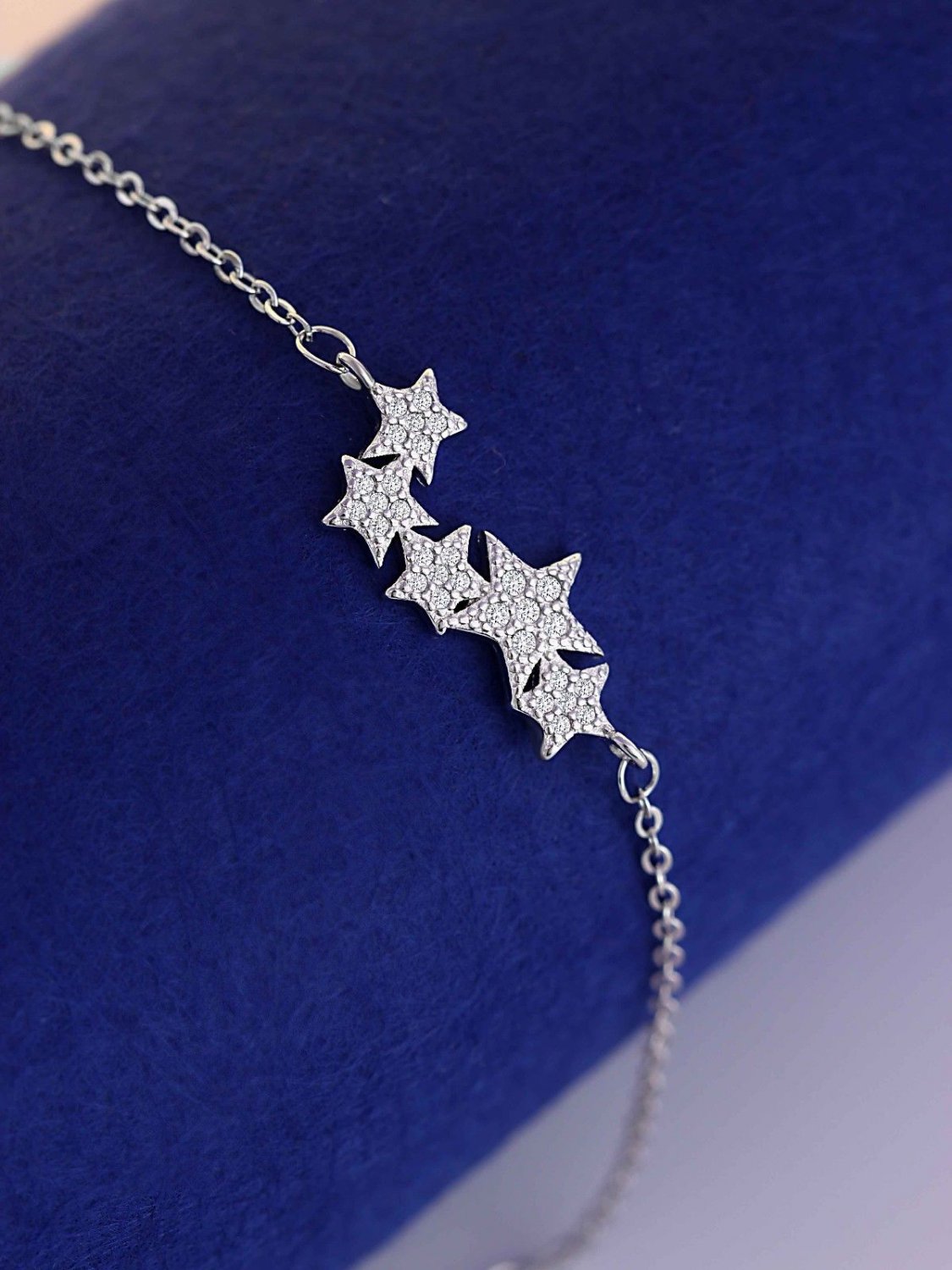 0.24 carat diamond of TWINKLING STARS pendant with 18kt white gold with ...