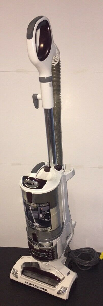 SHARK ROTATOR PRO LIFT-AWAY BAGLESS UPRIGHT VACUUM + TOOLS | UV560 ...