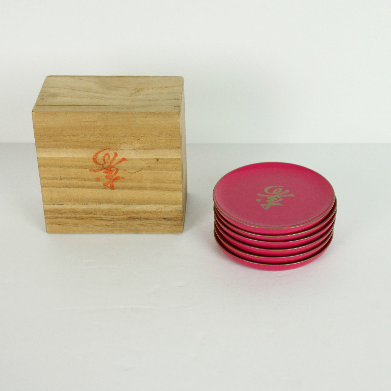 Vintage Coasters Lacquer Ware Japan Hot Pink Wood with Wood Box CTO