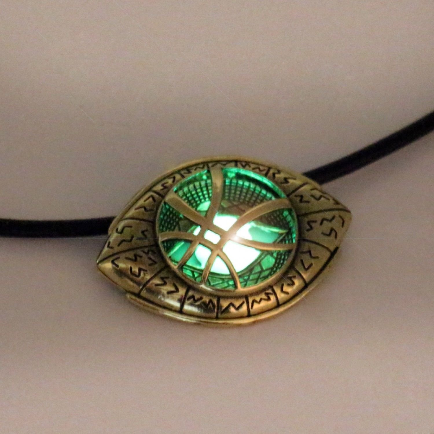 Newest Doctor Strange Necklace Glow in Dark Eye Shape Antique Bronze ...
