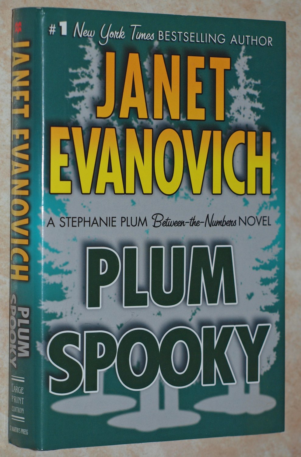 Plum Spooky by Janet Evanovich, A Stephanie Plum Between-the-Numbers ...