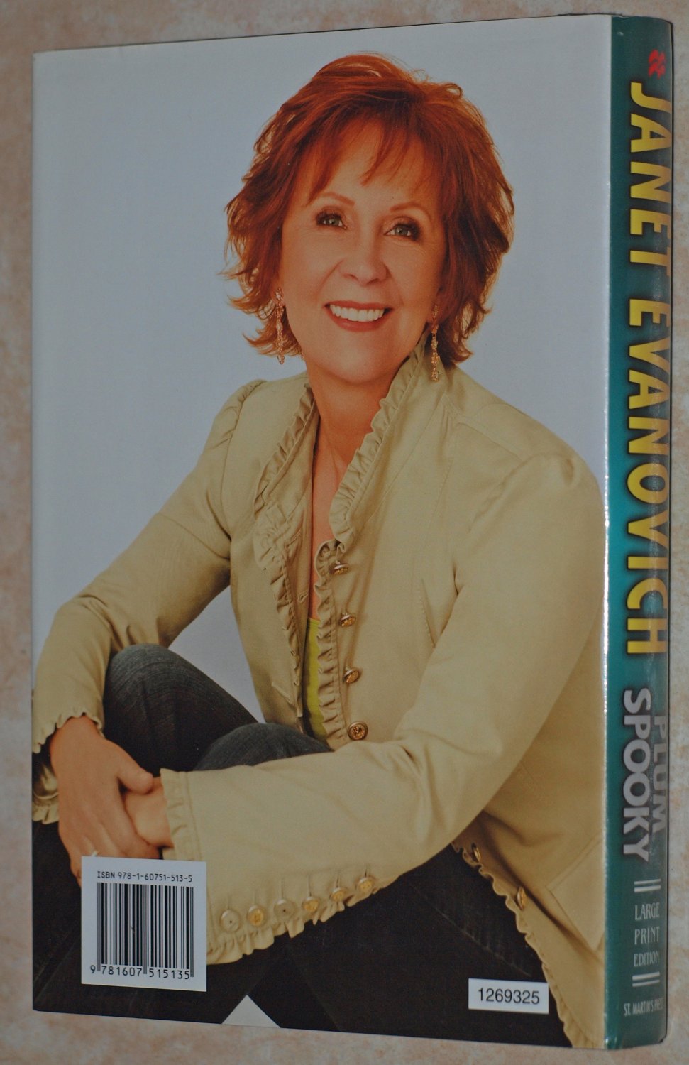 Plum Spooky by Janet Evanovich, A Stephanie Plum Between-the-Numbers ...