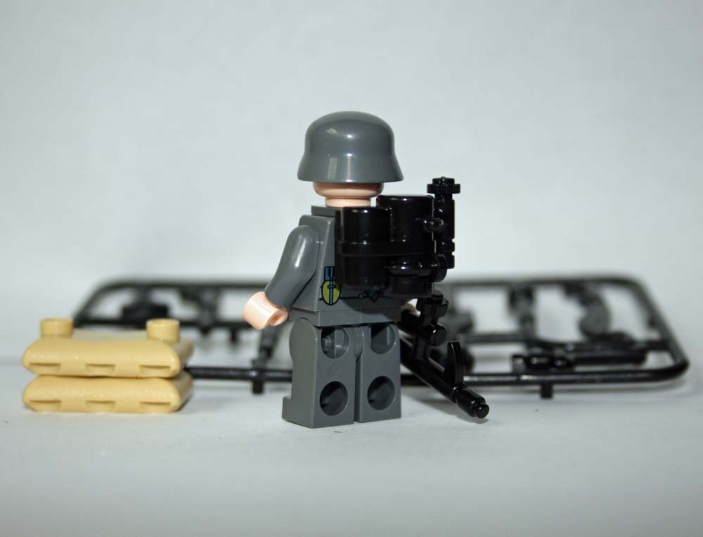 German Soldier WW2 minifigure flamethrower and weapons building Army ...