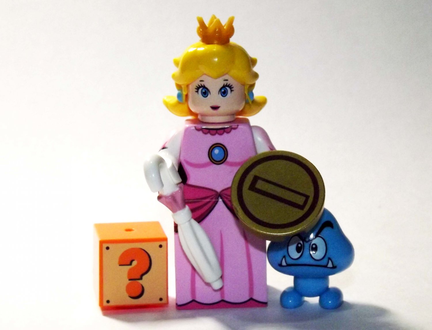 Princess Peach minifigure The Super Mario Bros. Movie building toy figure