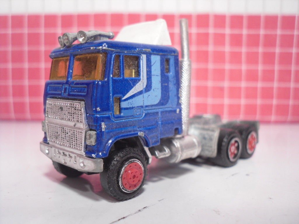 1:87 Ford CL-9000 COE Cabover Tractor - Die Cast by Majorette