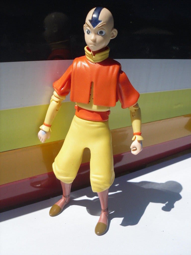 2005 Mattel Nickelodeon 10" Aang Figure - Avatar The Last Airbender