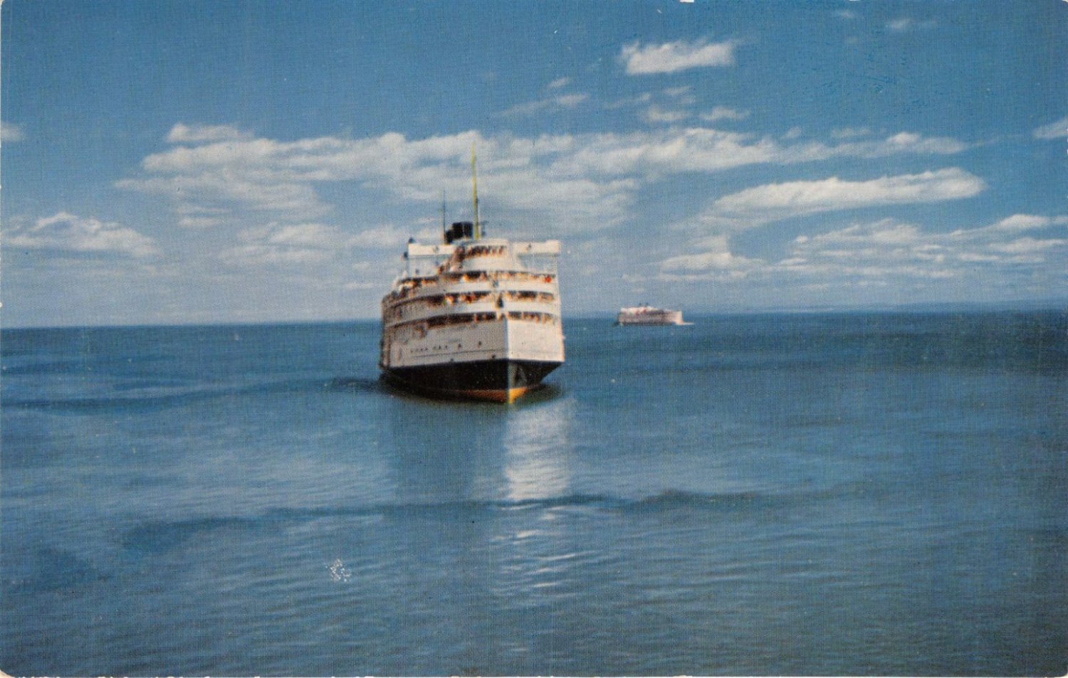 SAGUENAY TRIP~PASSING SHIPS~CANADIAN STEAMSHIP LINES LIMITED POSTCARD SAGUENAY TRIP~PASSING SHIPS~CANADIAN STEAMSHIP LINES LIMITED POSTCARD