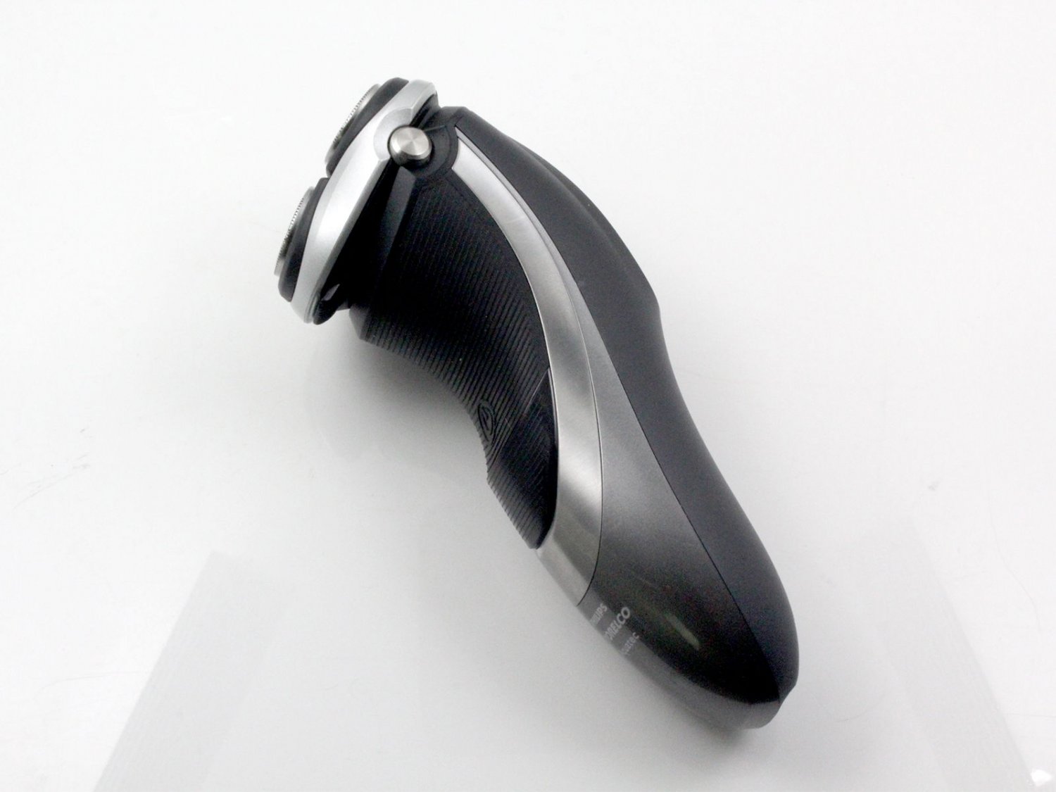 Philips Norelco AT880 Aquatec PowerTouch Wet and Dry Electric Razor