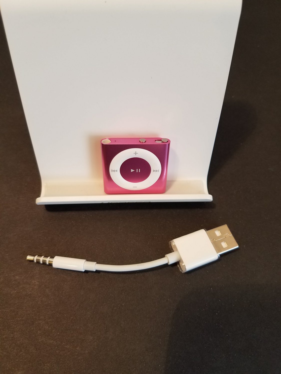 iPod Shuffle 4th generation Pink 2gb A Grade #2967