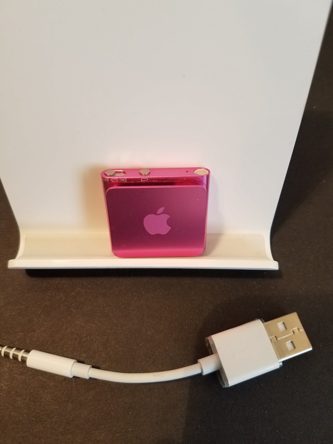 iPod Shuffle 4th generation Pink 2gb A Grade #2967